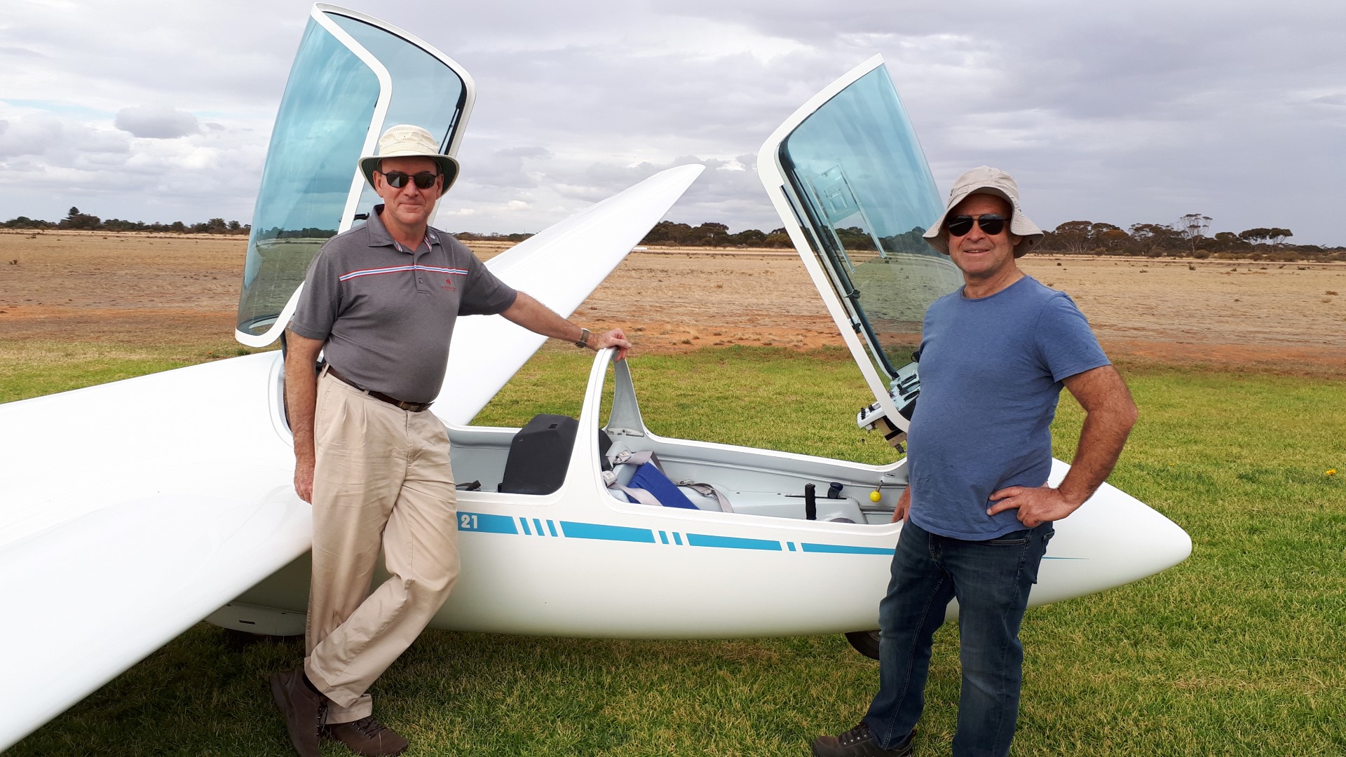 Training with Wayne & Craig - Waikerie Gliding Club