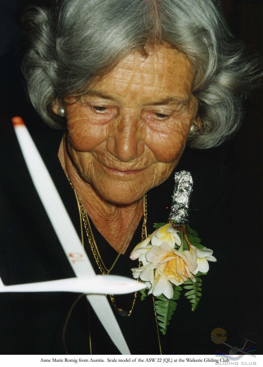 Fritz & Anne-Marie - Waikerie Gliding Club